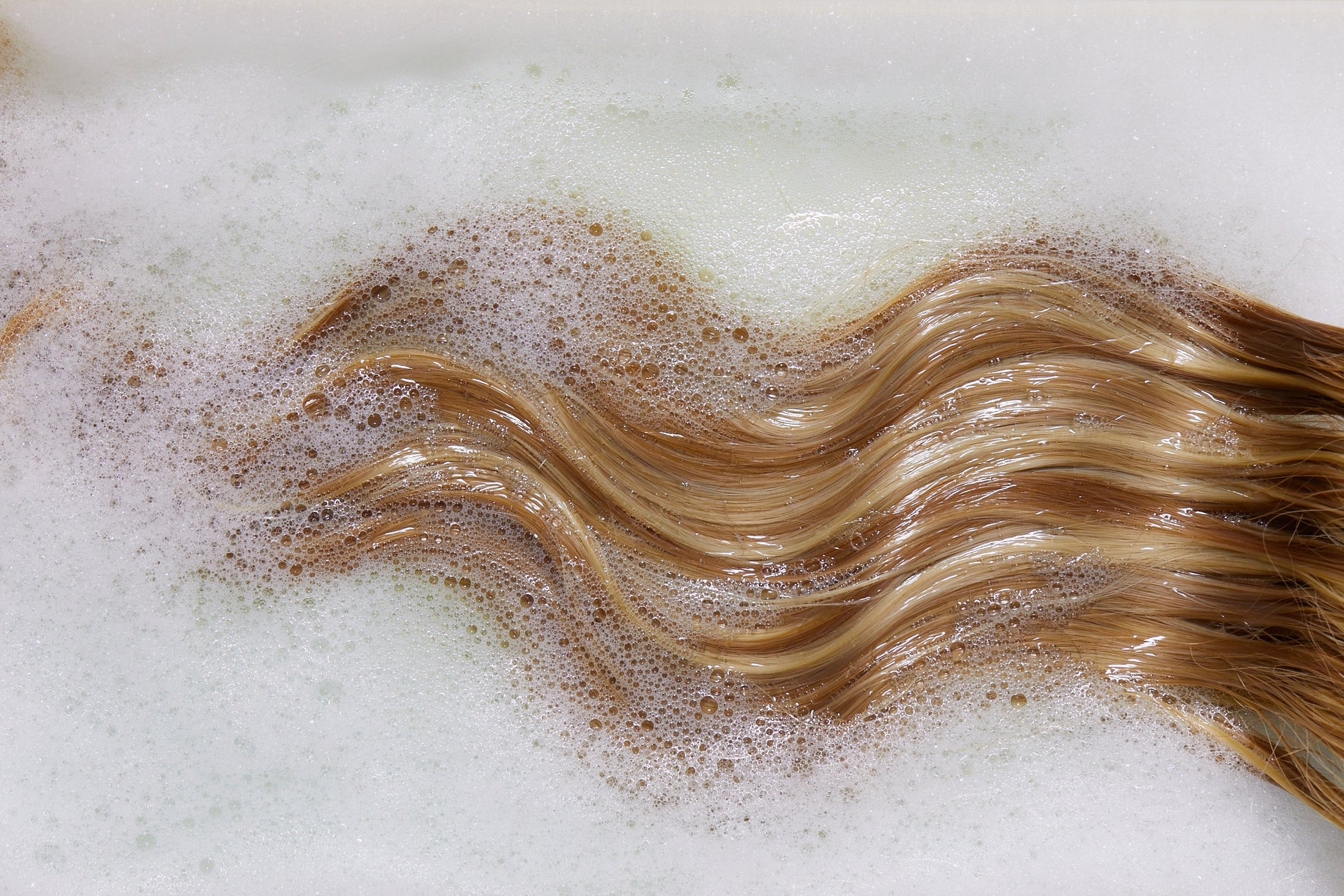 Everything You Need To Know About Waterless Beauty – Everist